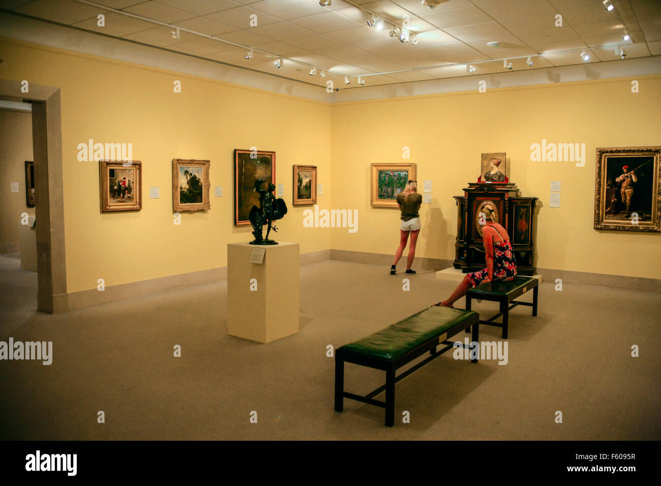 Museum artwork exhibits hi-res stock photography and images - Alamy