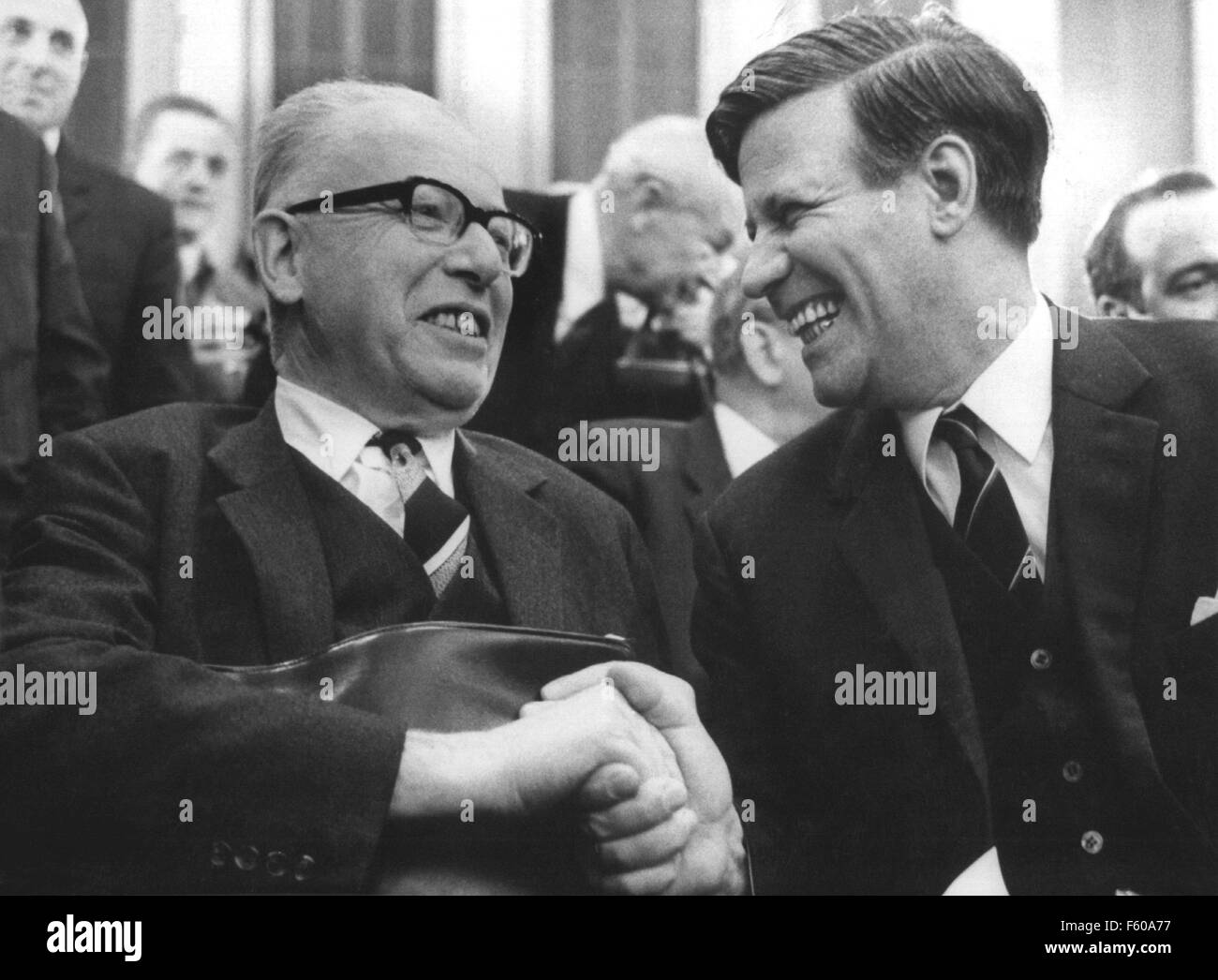 SPD chairman Helmut Schmidt (r) congratulates Gustav Heinemann (l) on ...
