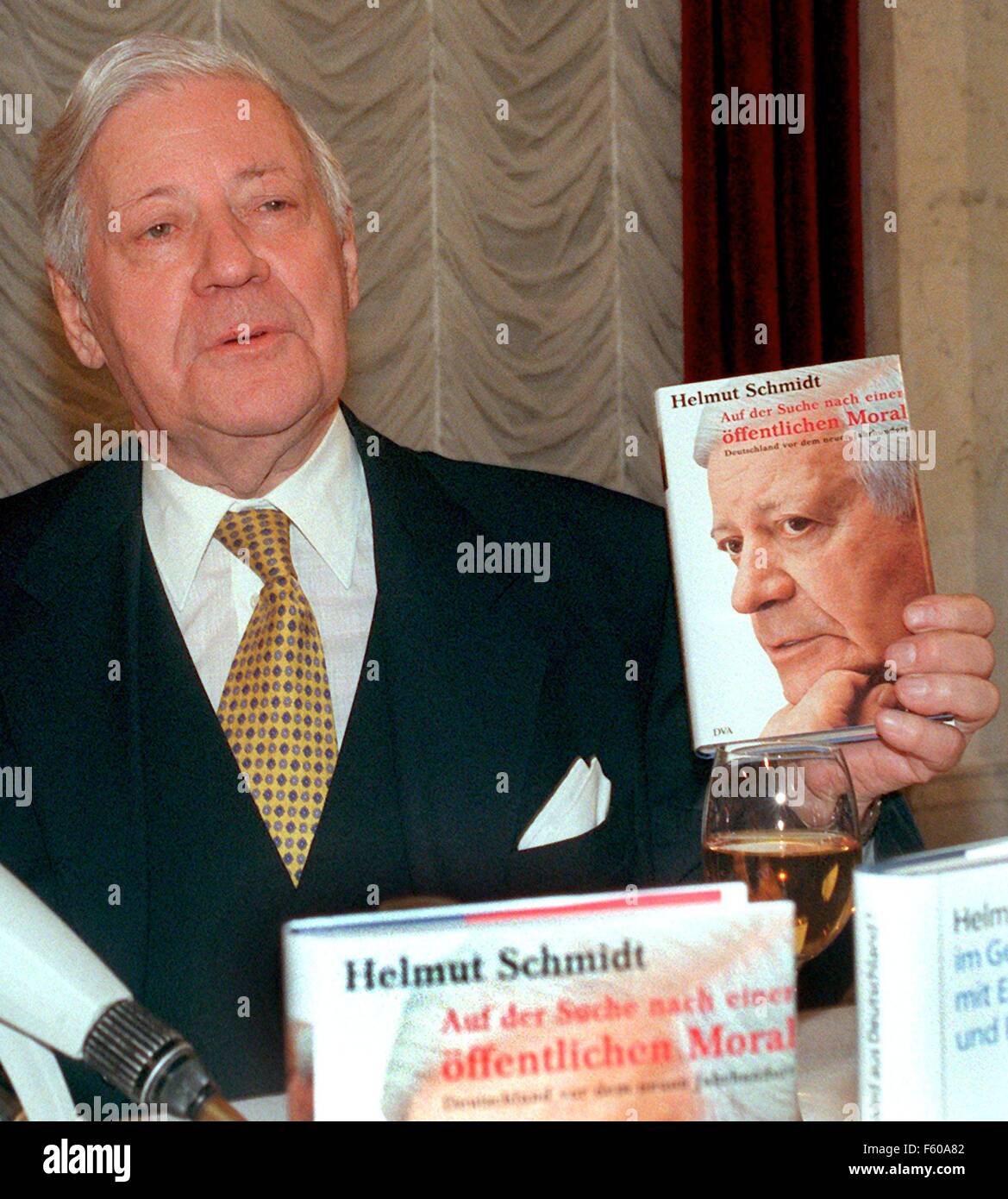 Berlin: Former Chancellor Helmut Schmidt presents his book (translated ...