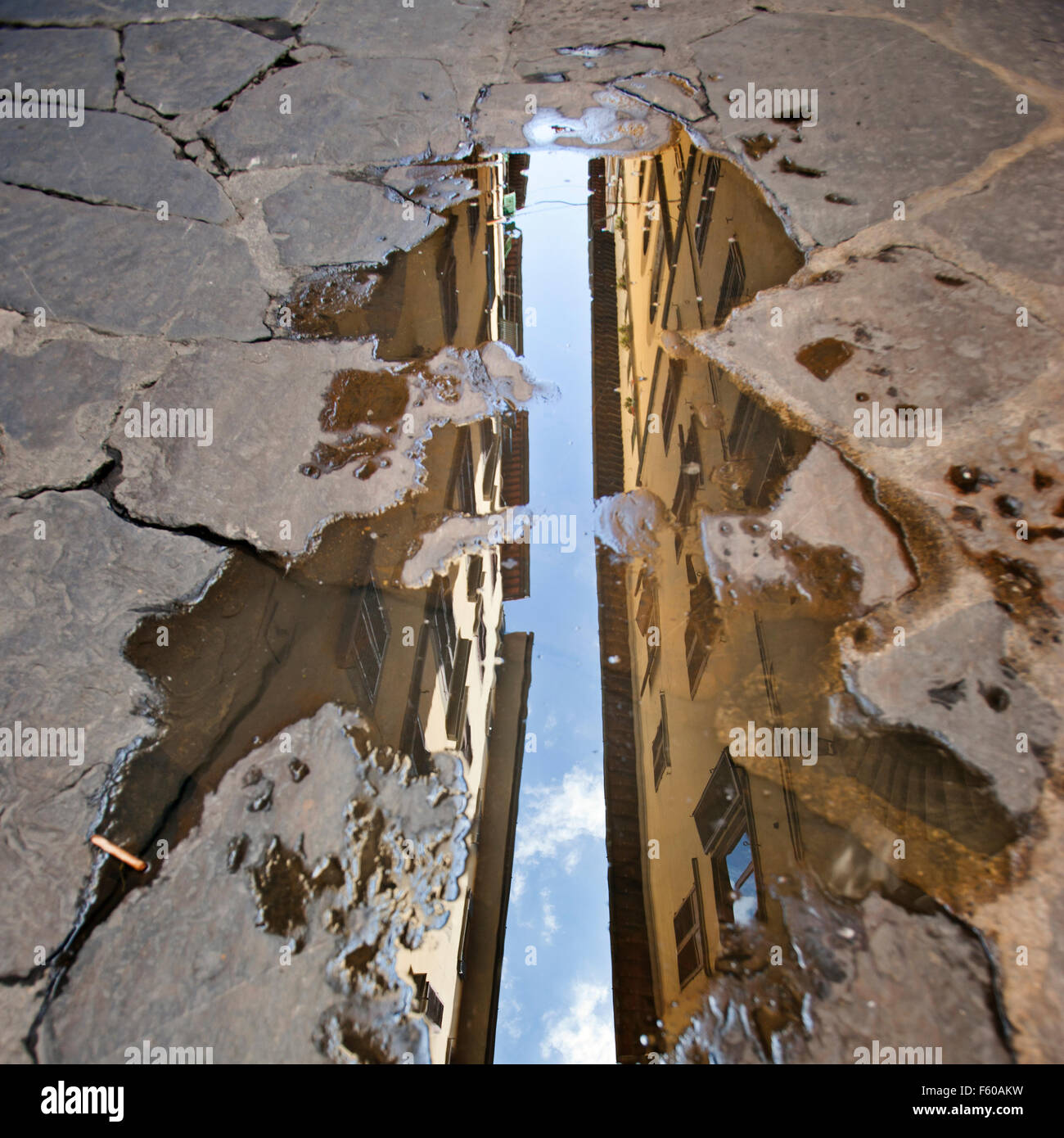 Reflections buildings in puddle hi-res stock photography and images - Alamy