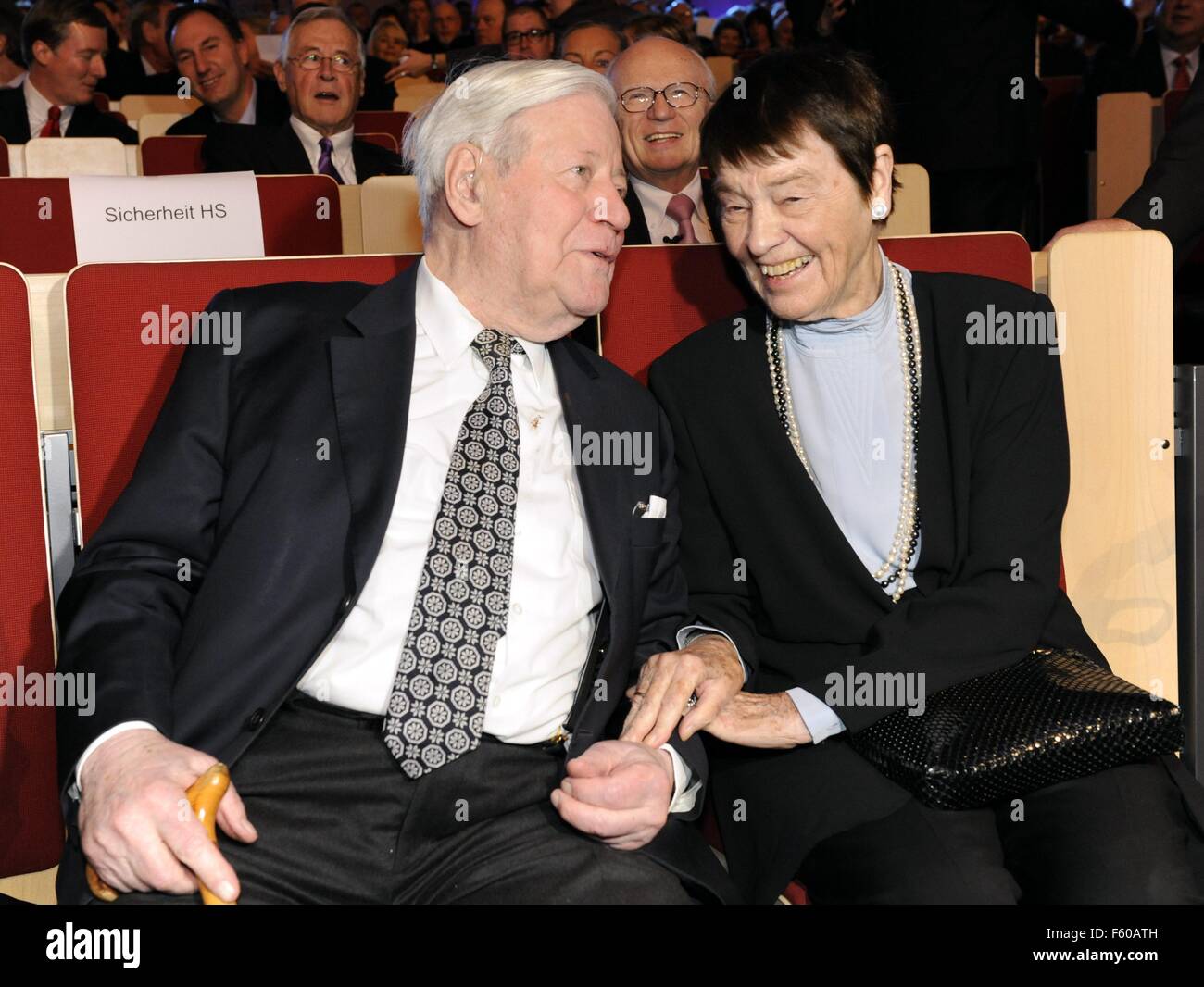 Former Chancellor Helmut Schmidt and his wife Loki are sitting in the ...