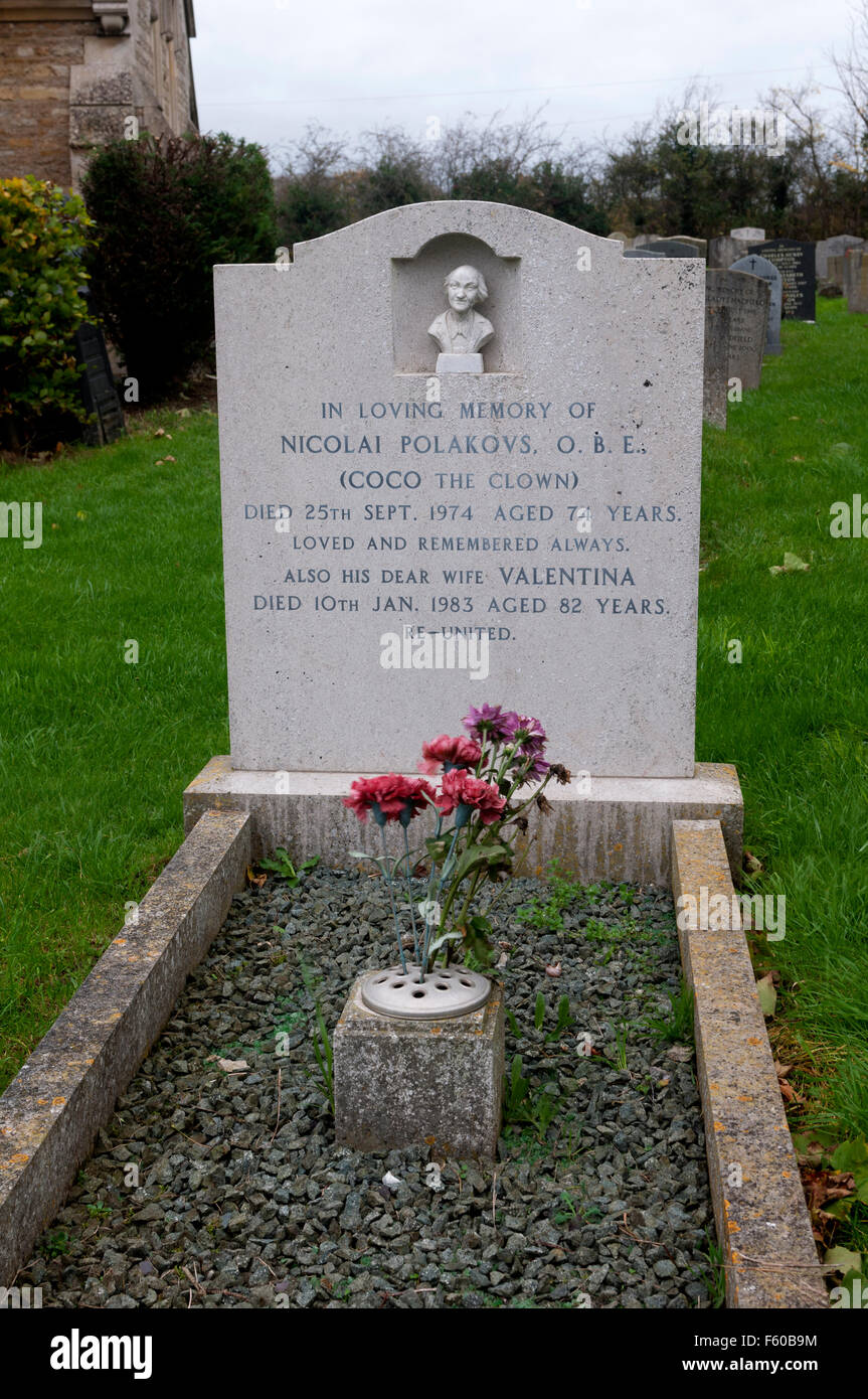 Grave of Coco the clown (Nicolai Polokovs), Woodnewton churchyard ...