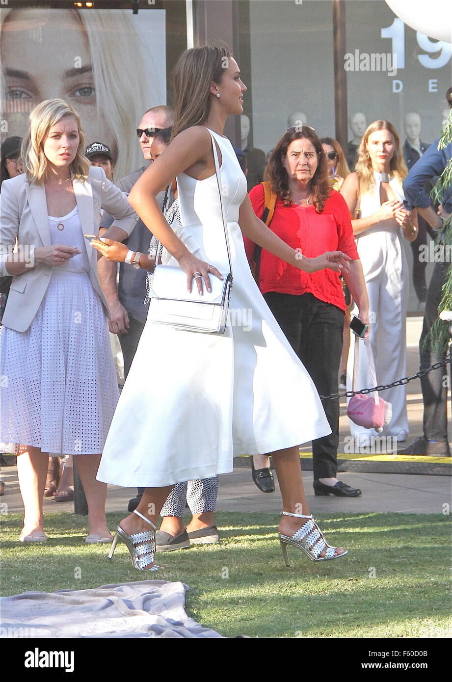 Jessica Alba promotes her Honest Beauty line at The Grove in Hollywood ...