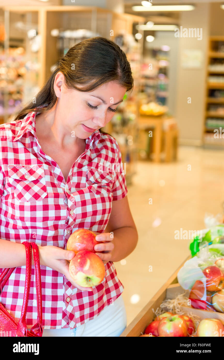 Portrait of a young girl with apples in the store Stock Photo - Alamy