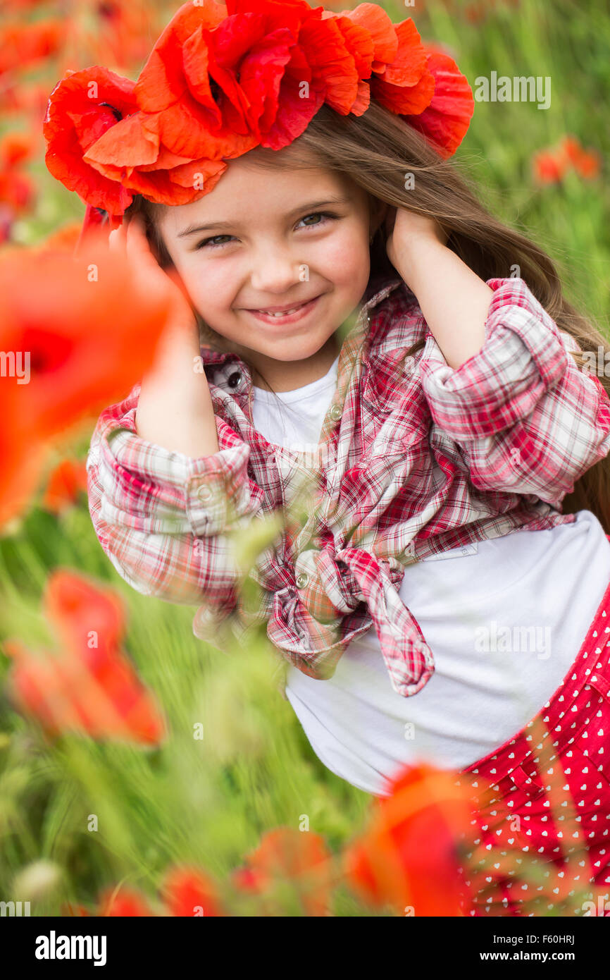 Little girl on poppy field Stock Photo - Alamy