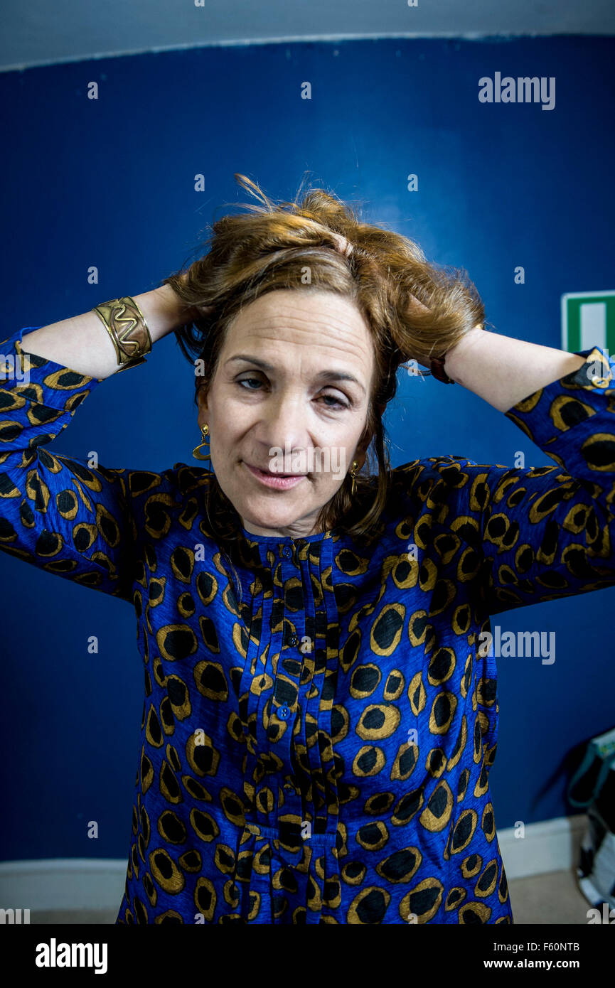 Tracey Chevalier best selling author born in 1962 and grew up in ...