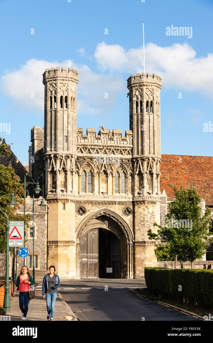 15th century medieval gatehouse, known as The Great Gate, Fyndons Gate ...