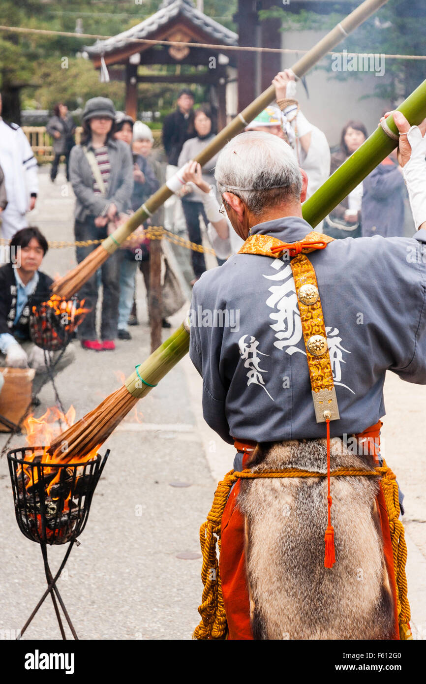 Japan, Nishinomiya, Mondo Yakuji, Shotaizan Tokoji temple. Priests in ...