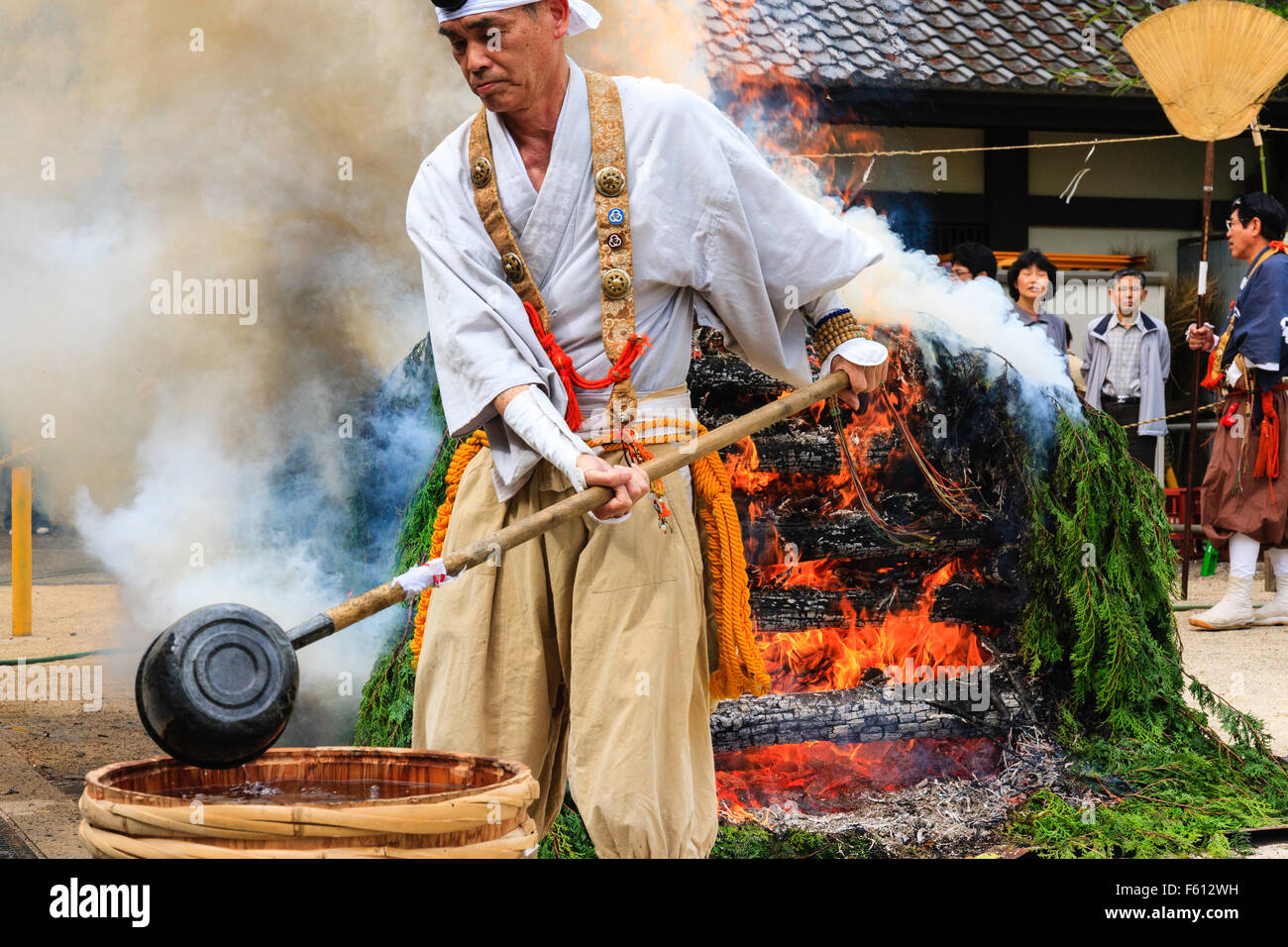 Japan, Nishinomiya, Mondo Yakuji temple. Priest in yamabushi robes ...