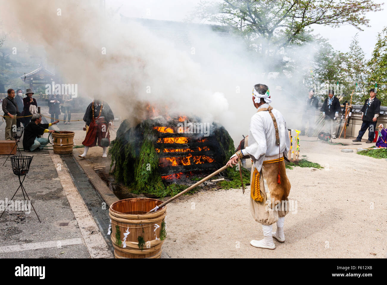 Japan, Nishinomiya, Mondo Yakuji temple. Priest in yamabushi robes ...