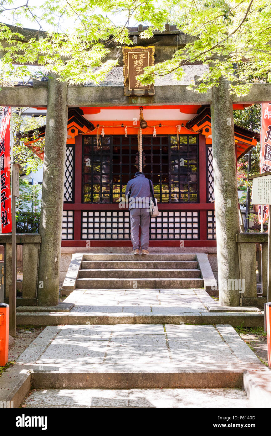Photo Of Yasaka Shrine Main Gate From Shijo Dori Street In
