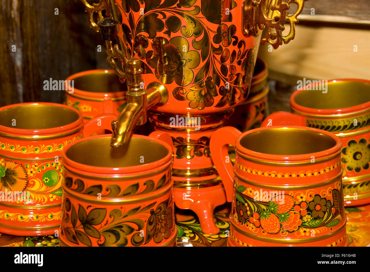 Traditional russian samovar with cups Stock Photo - Alamy