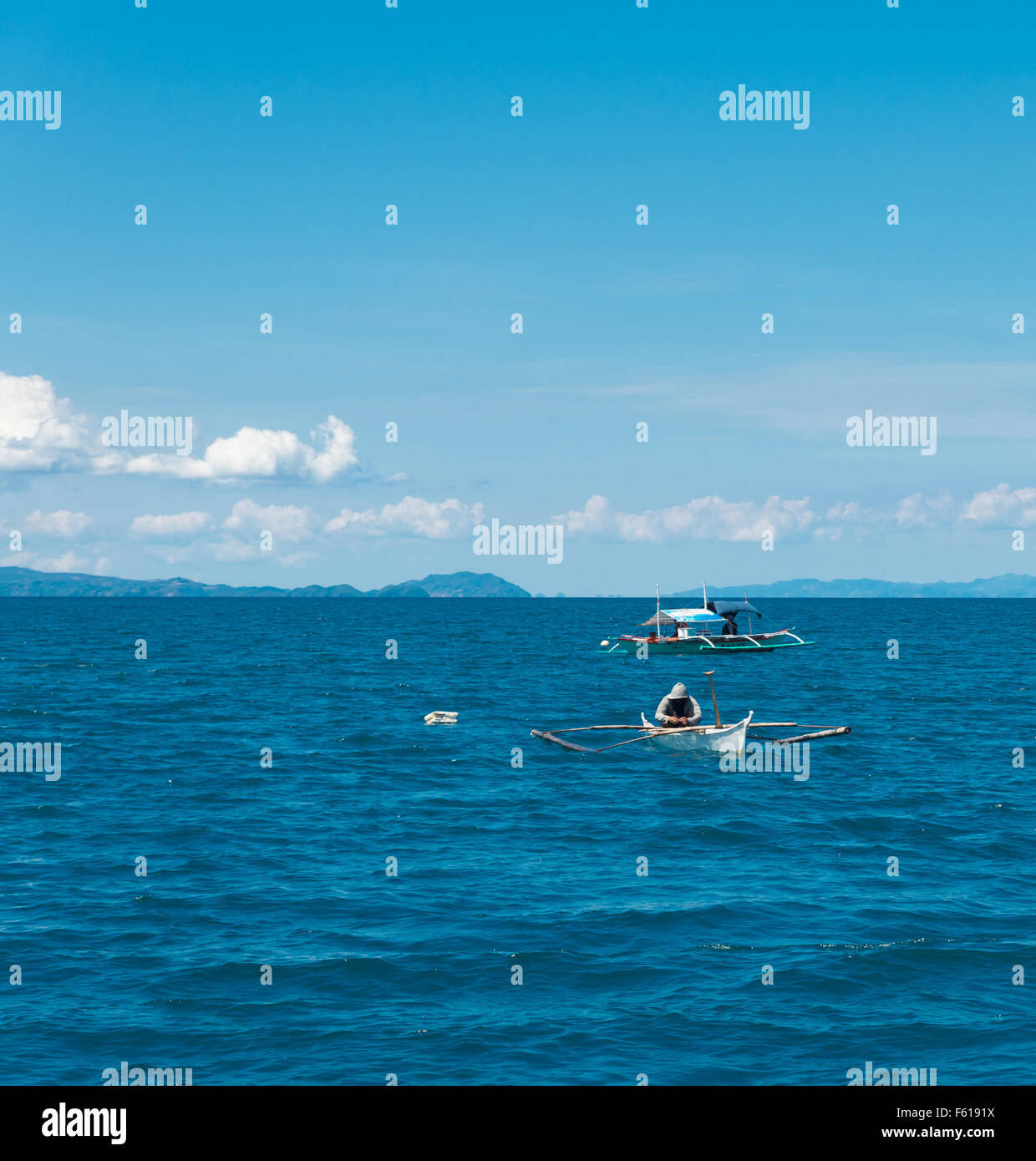 Traditional boats in the philippines hi-res stock photography and ...