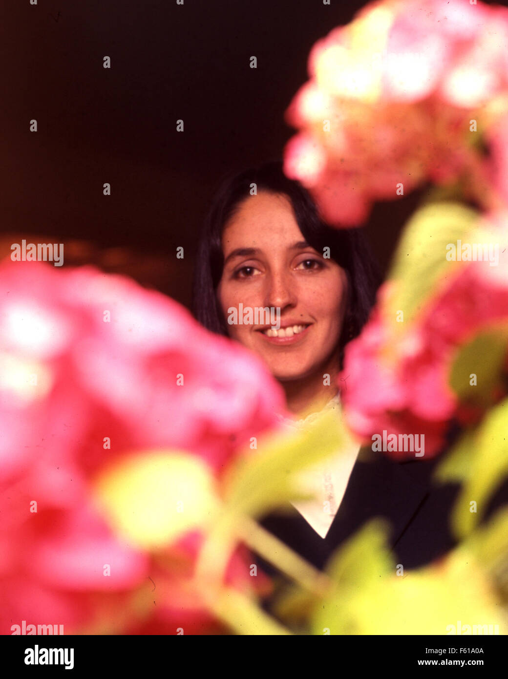 Joan baez 1960s hi-res stock photography and images - Alamy