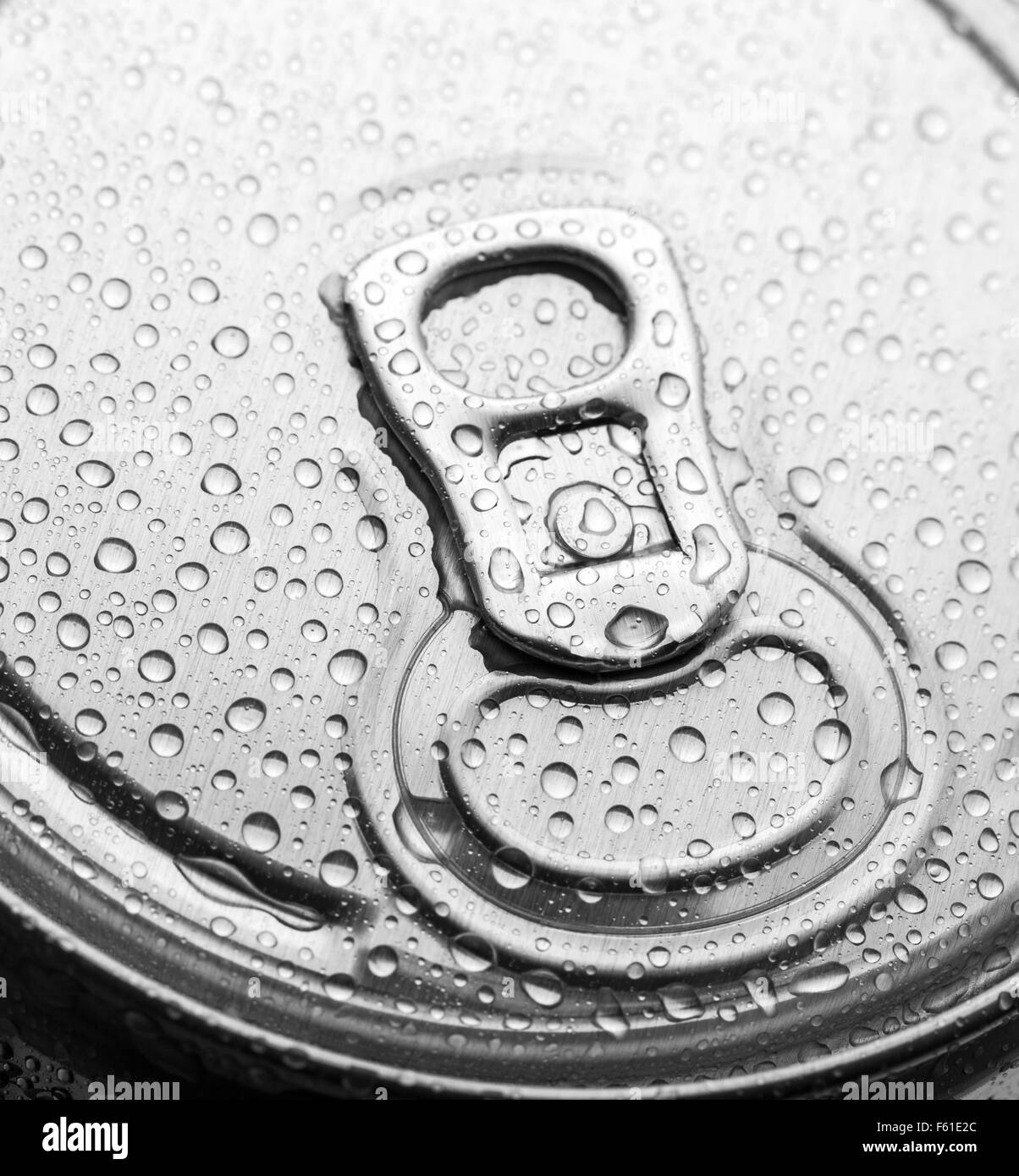 Closed aluminum can with water drops. Closeup Stock Photo - Alamy