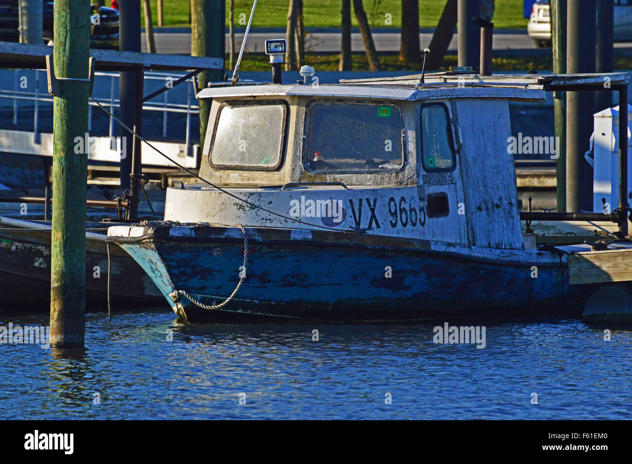 Old ship sailing storm hi-res stock photography and images - Alamy