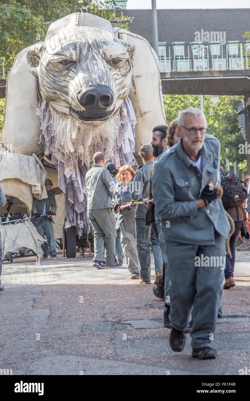 Emma Thompson attends a Greenpeace protest at Shell Headquarters ...