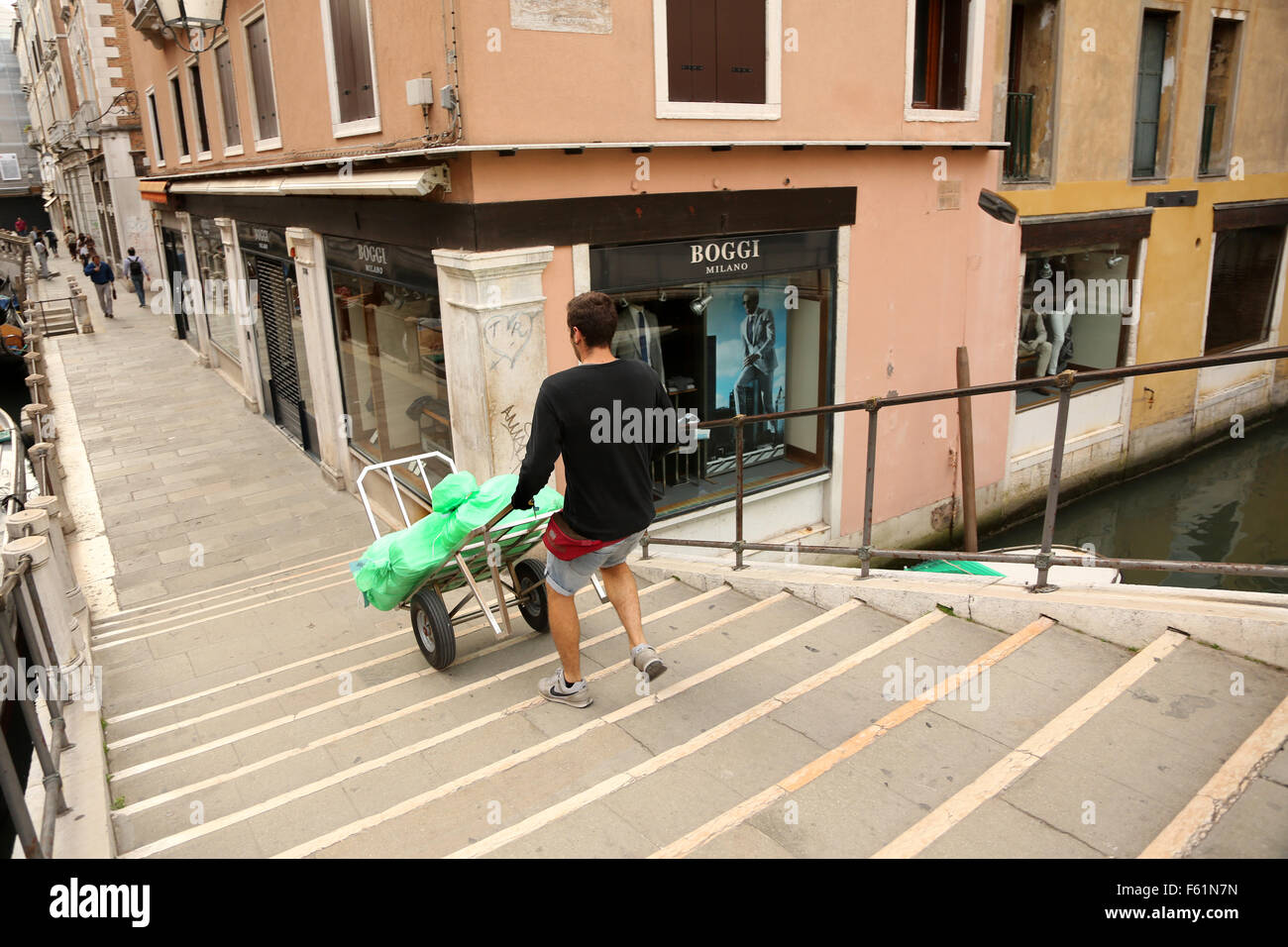 Sack carts hi-res stock photography and images - Alamy