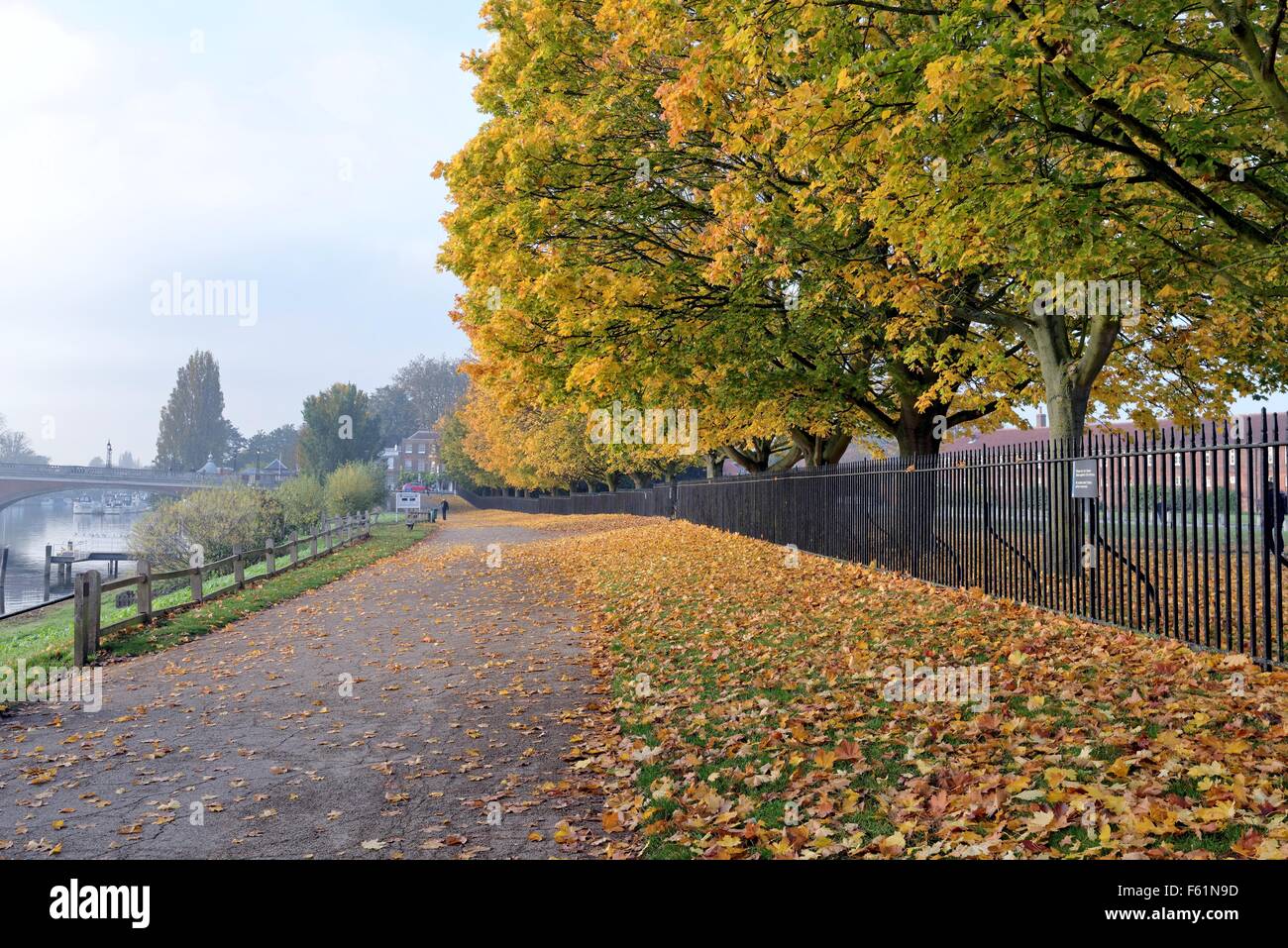 Embankment west hi-res stock photography and images - Alamy