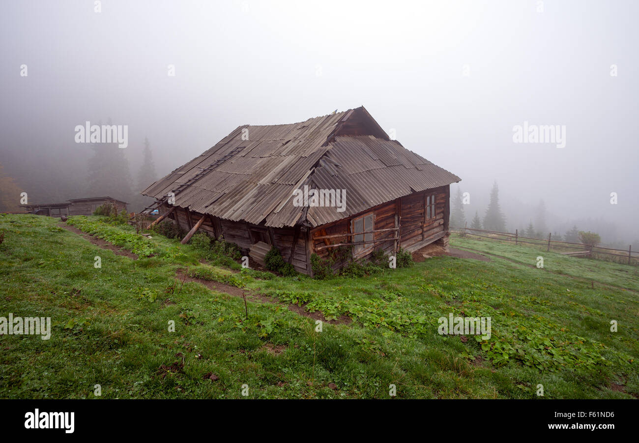 Alone cabin hi-res stock photography and images - Alamy