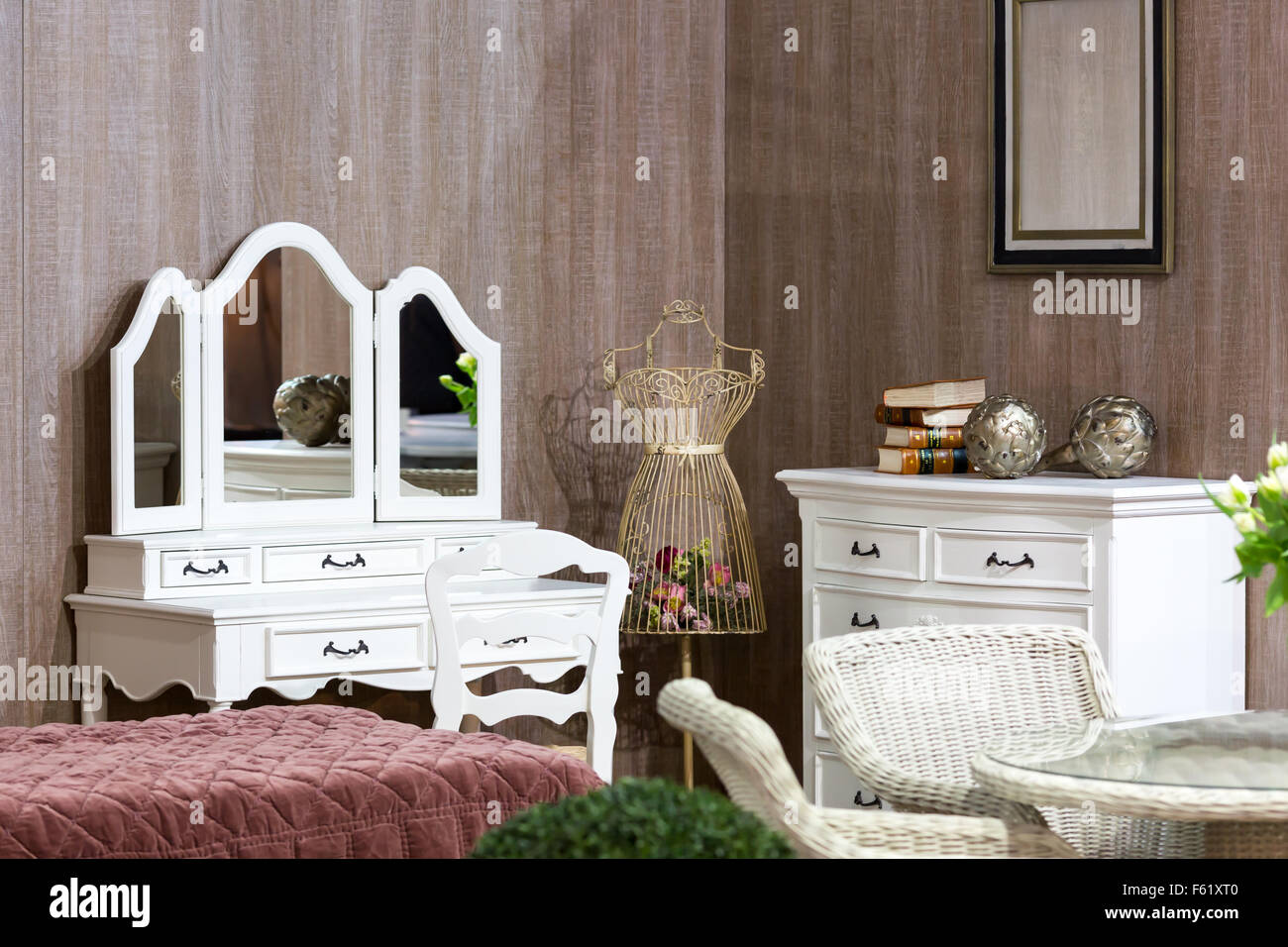 Side view of modern luxury bedroom with refined furniture Stock Photo ...