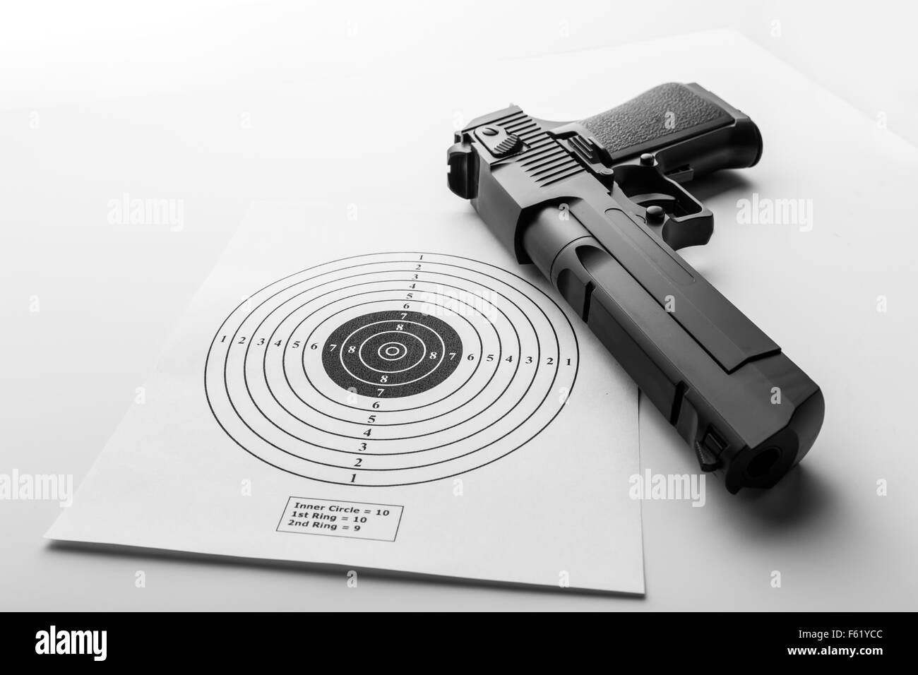Pistol target hi-res stock photography and images - Alamy