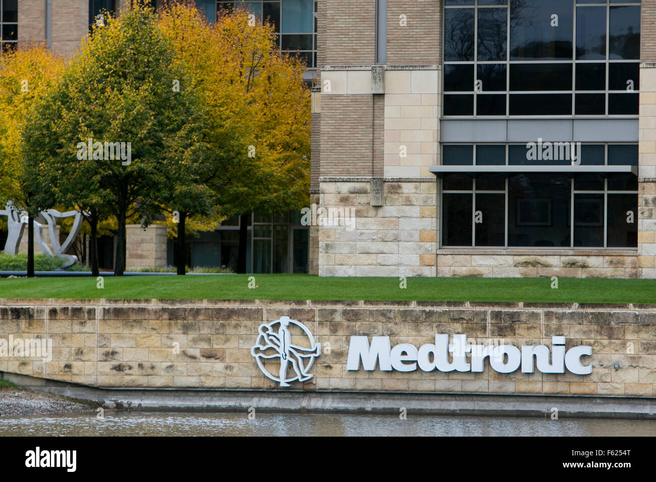 Medtronic logo hi-res stock photography and images - Alamy