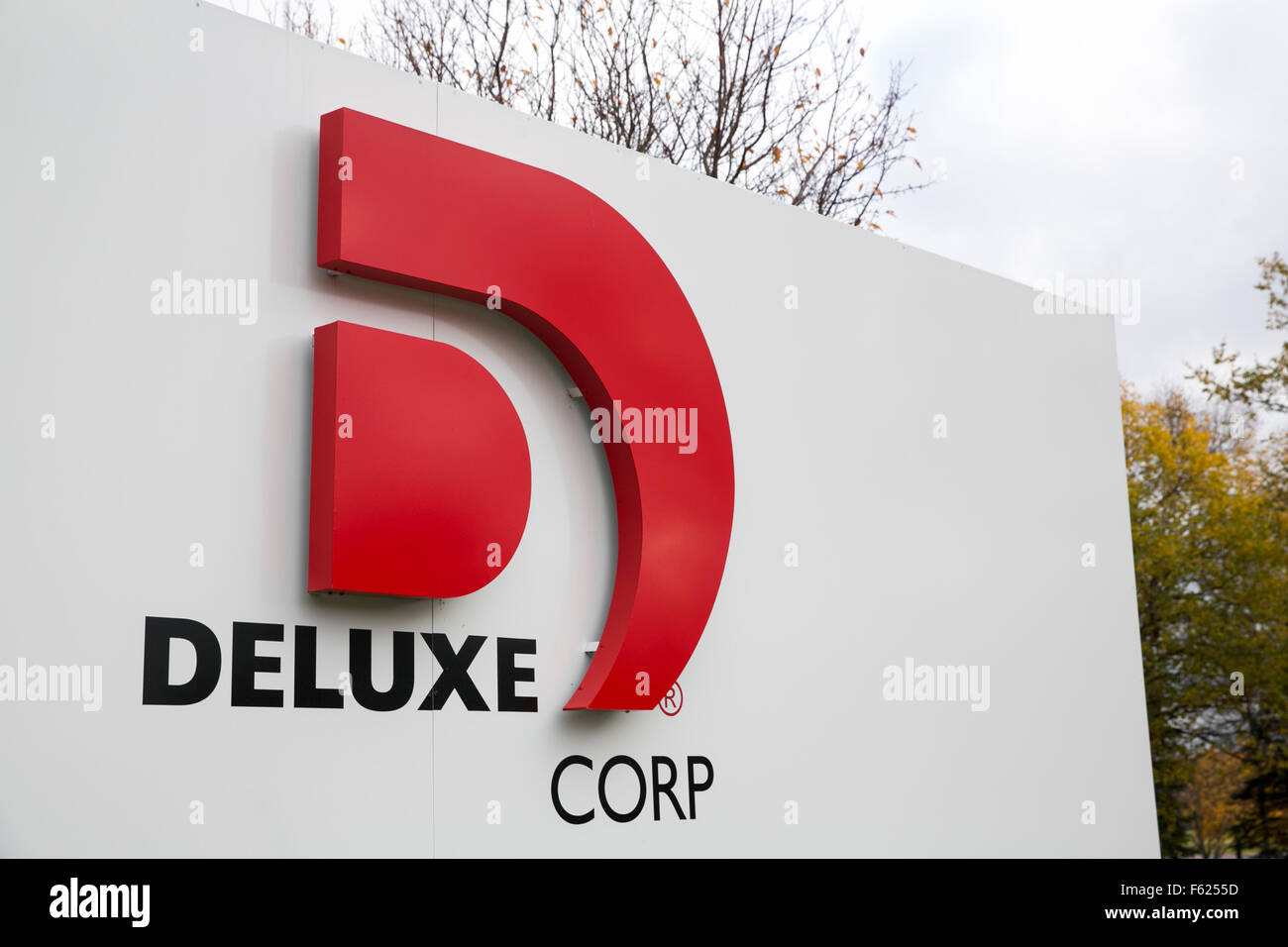 Deluxe Corporation Logo