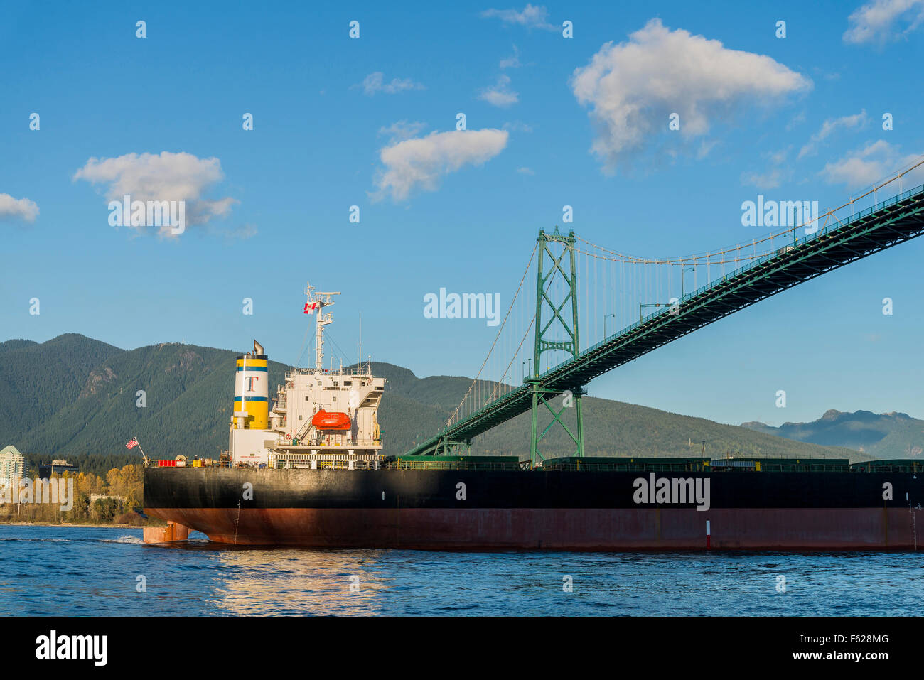 Bulk carrier ship lions gate bridge hi-res stock photography and images ...