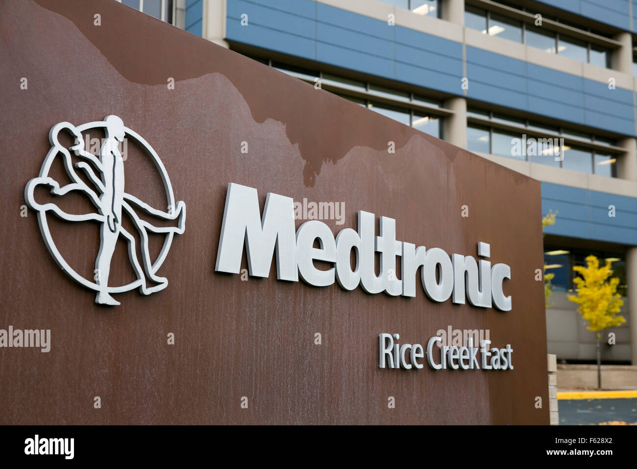 Medtronic logo hi-res stock photography and images - Alamy