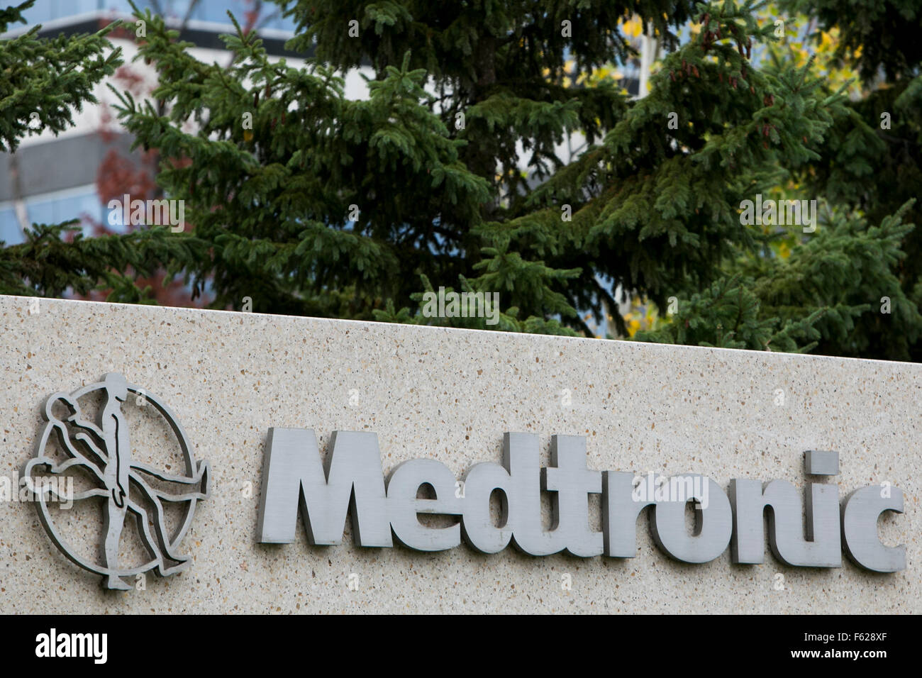 Medtronic logo hi-res stock photography and images - Alamy