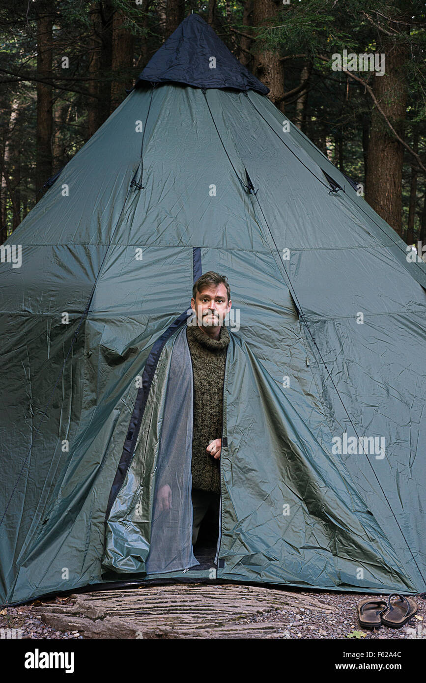 Man poking head out tent hi-res stock photography and images - Alamy