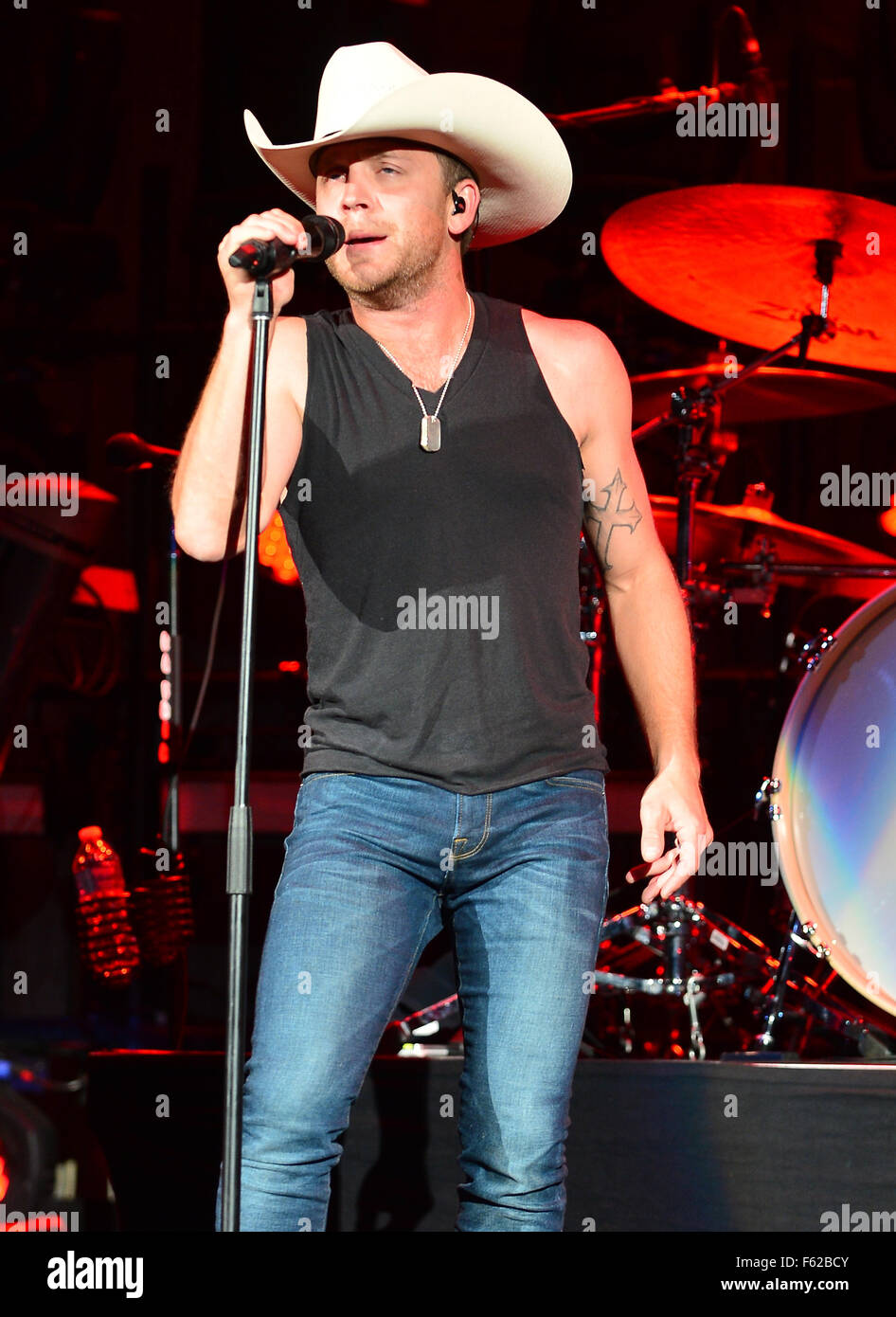 Brad Paisley performs live in concert at Perfect Vodka Amphitheatre ...