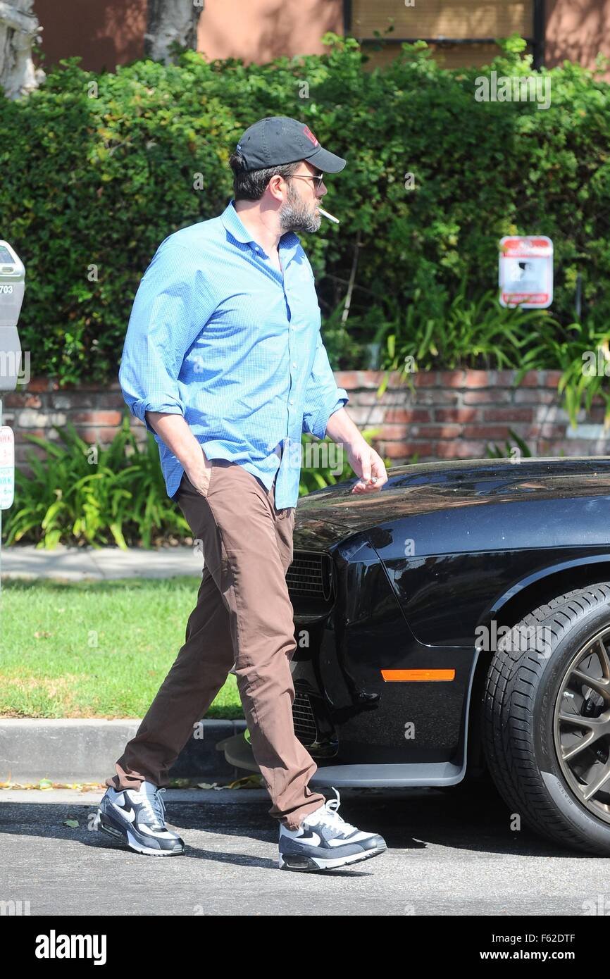 Ben Affleck smokes a cigarette as he leaves a medical building in ...