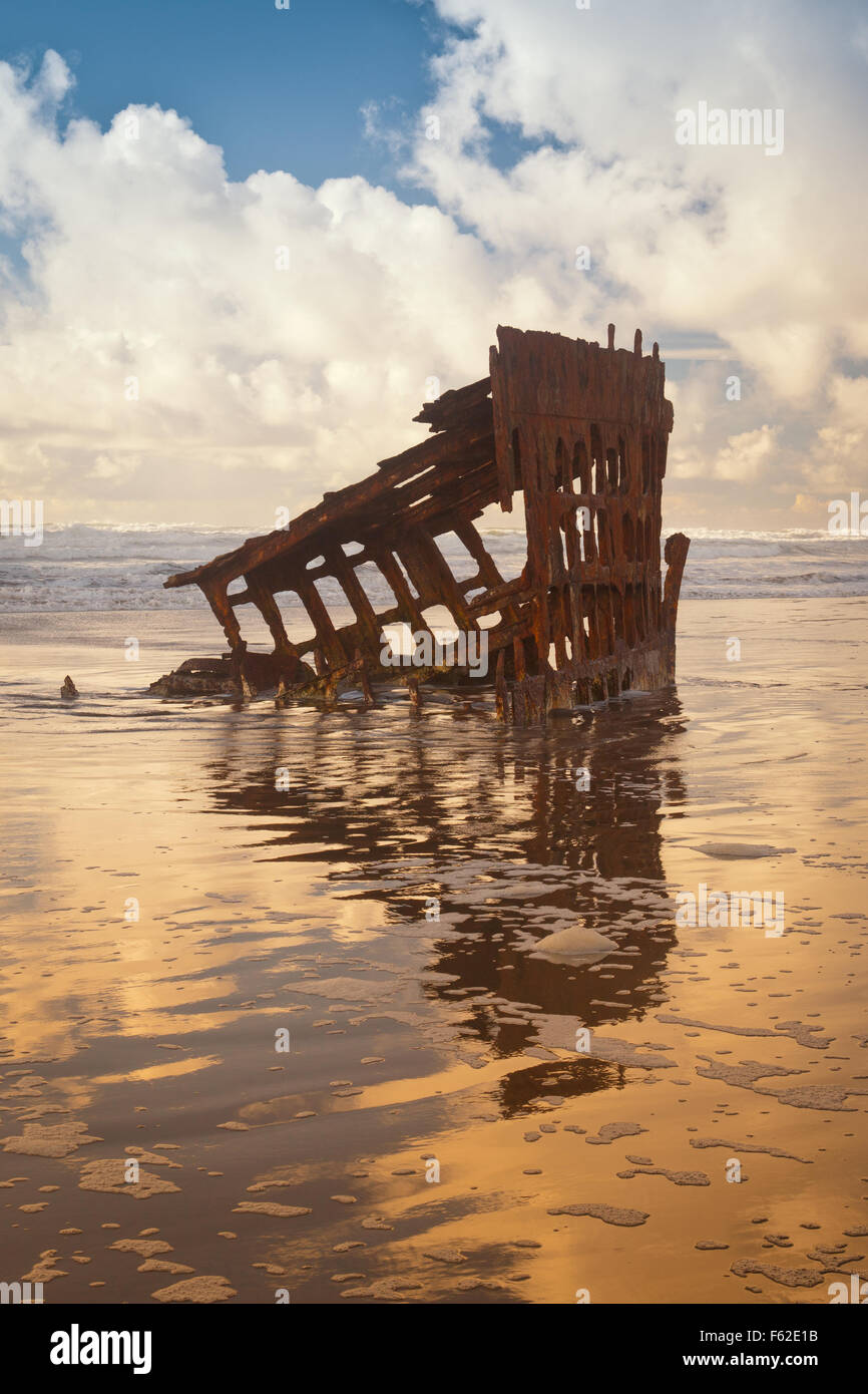 Shipwreck coast oregon hi-res stock photography and images - Alamy
