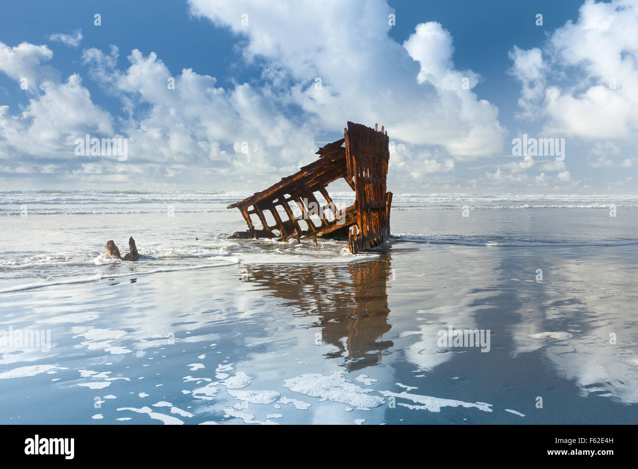 Shipwreck coast oregon hi-res stock photography and images - Alamy
