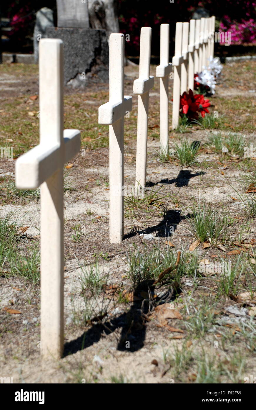 Tombs and crosses hi-res stock photography and images - Alamy