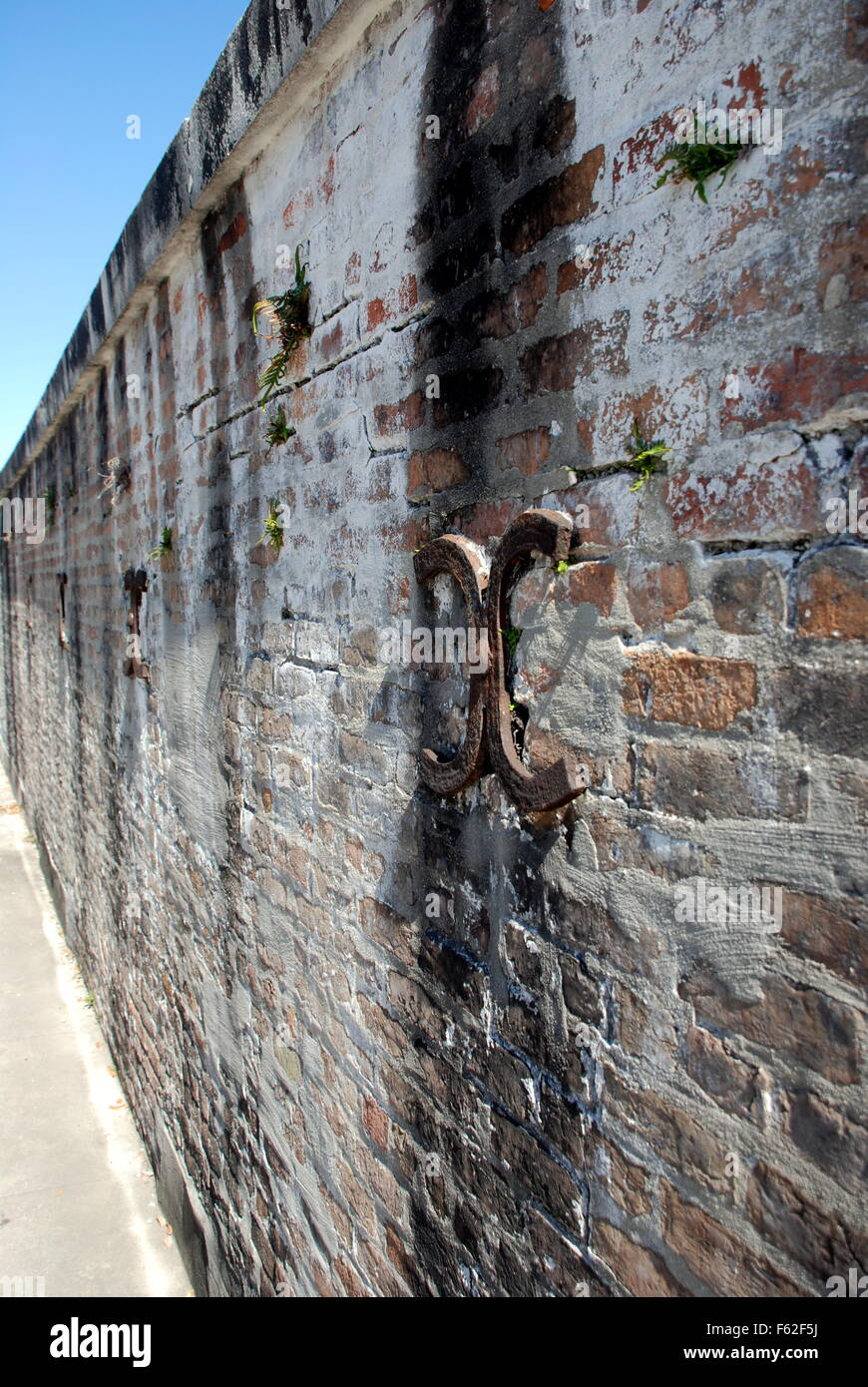 Faded brick hi-res stock photography and images - Alamy
