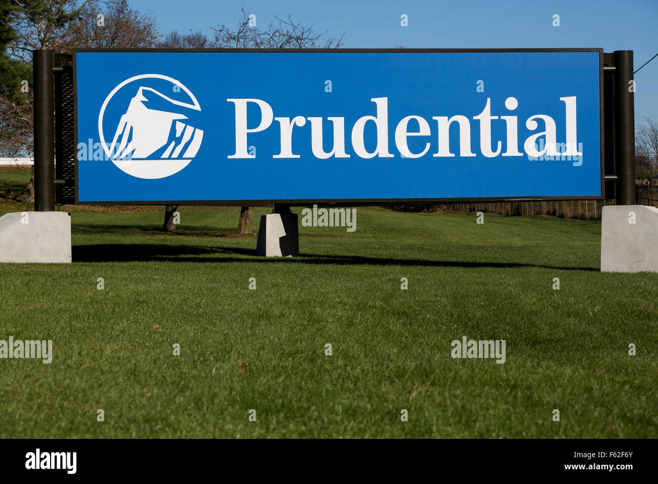 Prudential logo hi-res stock photography and images - Alamy