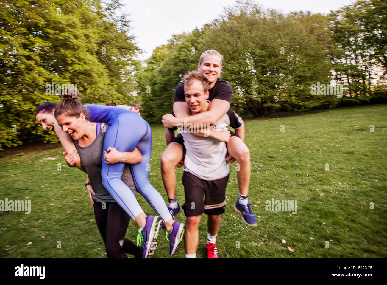 Four people carrying cross hi-res stock photography and images - Alamy