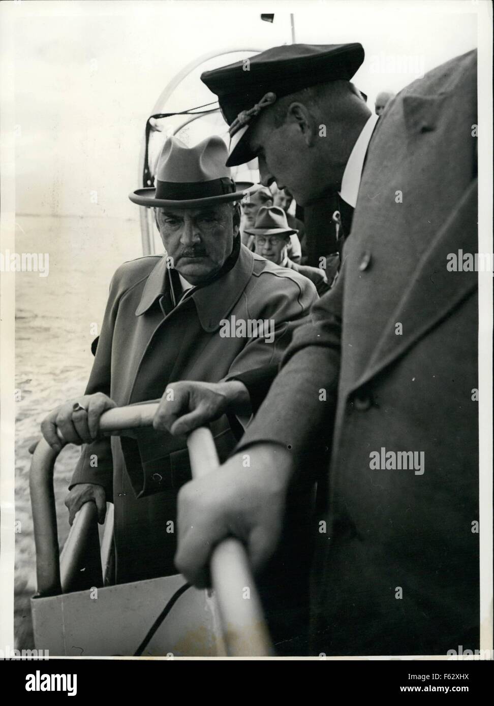 1962 - Naval parade in Kiel: The until now unarmed German naval police ...
