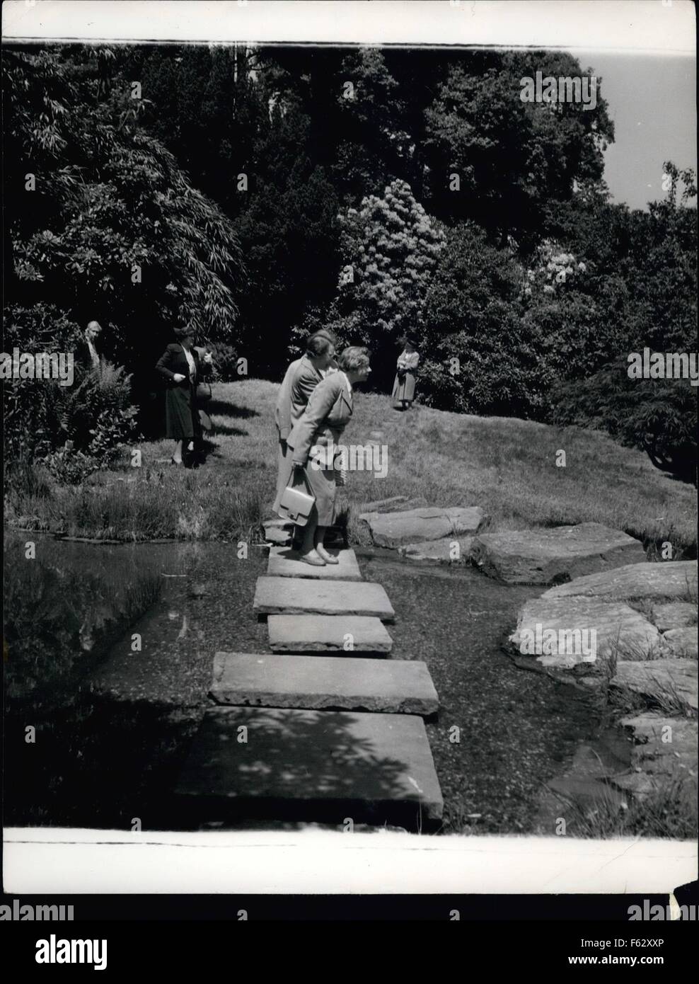 1962 - Grounds of Chartwell Are Opened To The Public. Thousands of ...