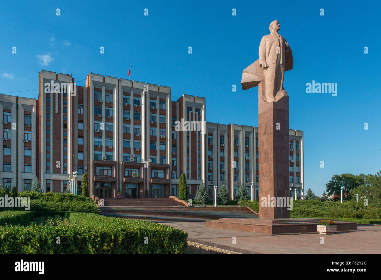 Statue Of Lenin Facing Parliament House, Tiraspol Stock Photo - Alamy