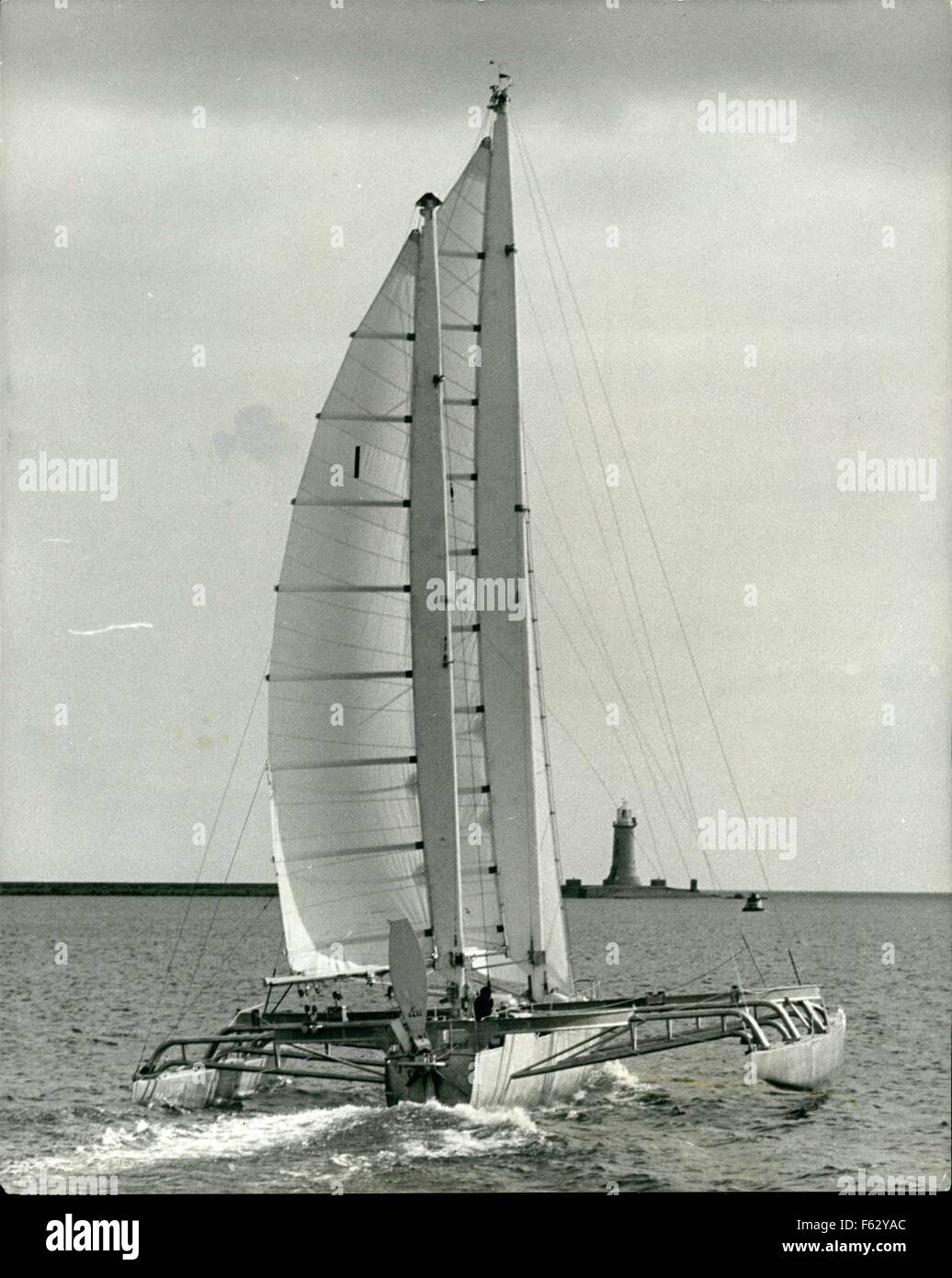 White trimaran hi-res stock photography and images - Alamy