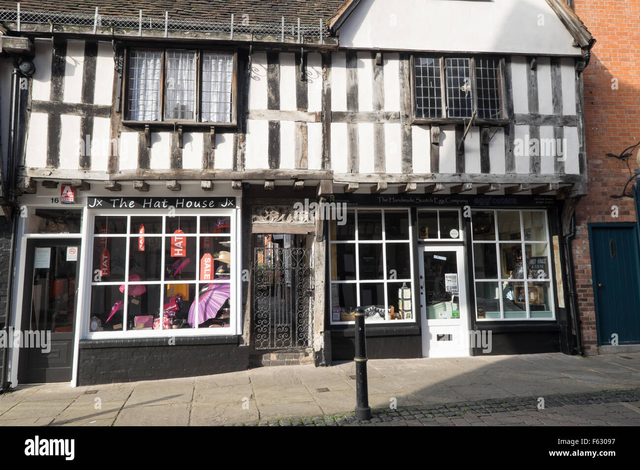 Shop windows in Worcester Stock Photo - Alamy