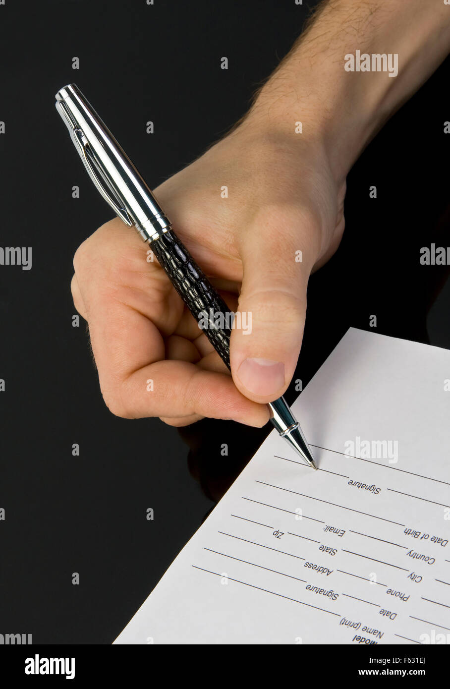 Man's hand signing the document Stock Photo - Alamy