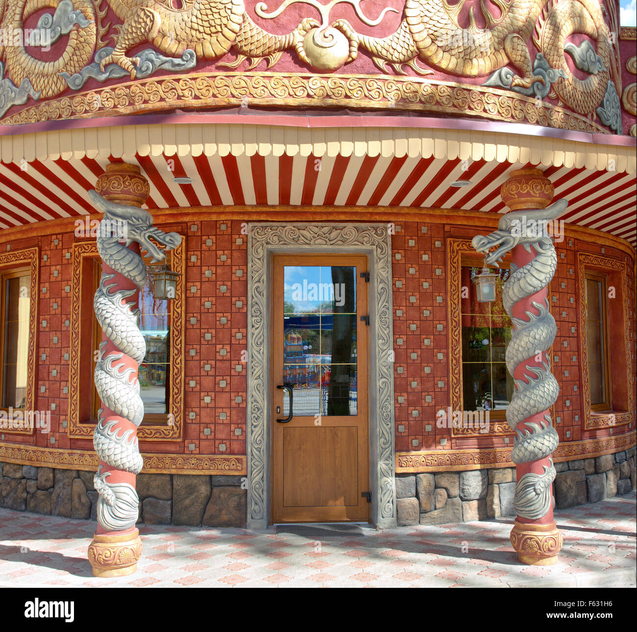 Facade of traditional Chinese restaurant Stock Photo - Alamy