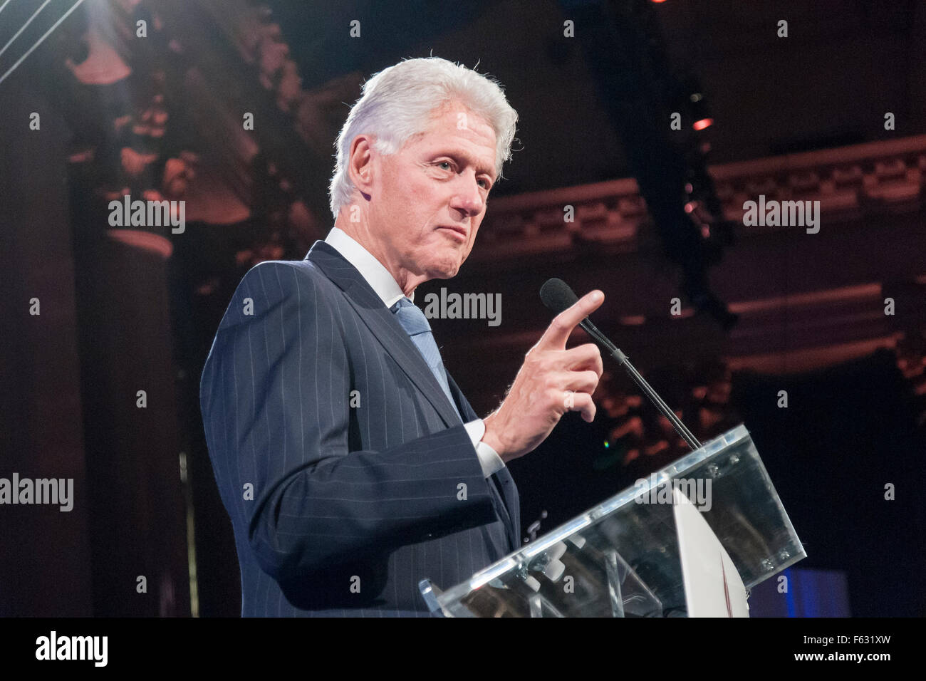 President Bill Clinton addressing the audience at a fund raising dinner ...