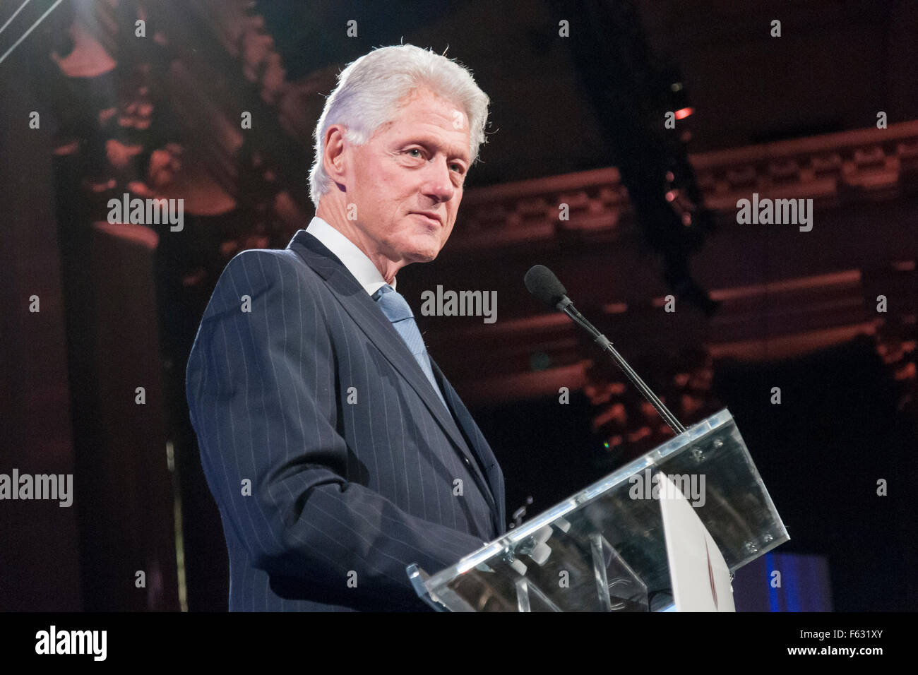 President Bill Clinton addressing the audience at a fund raising dinner ...