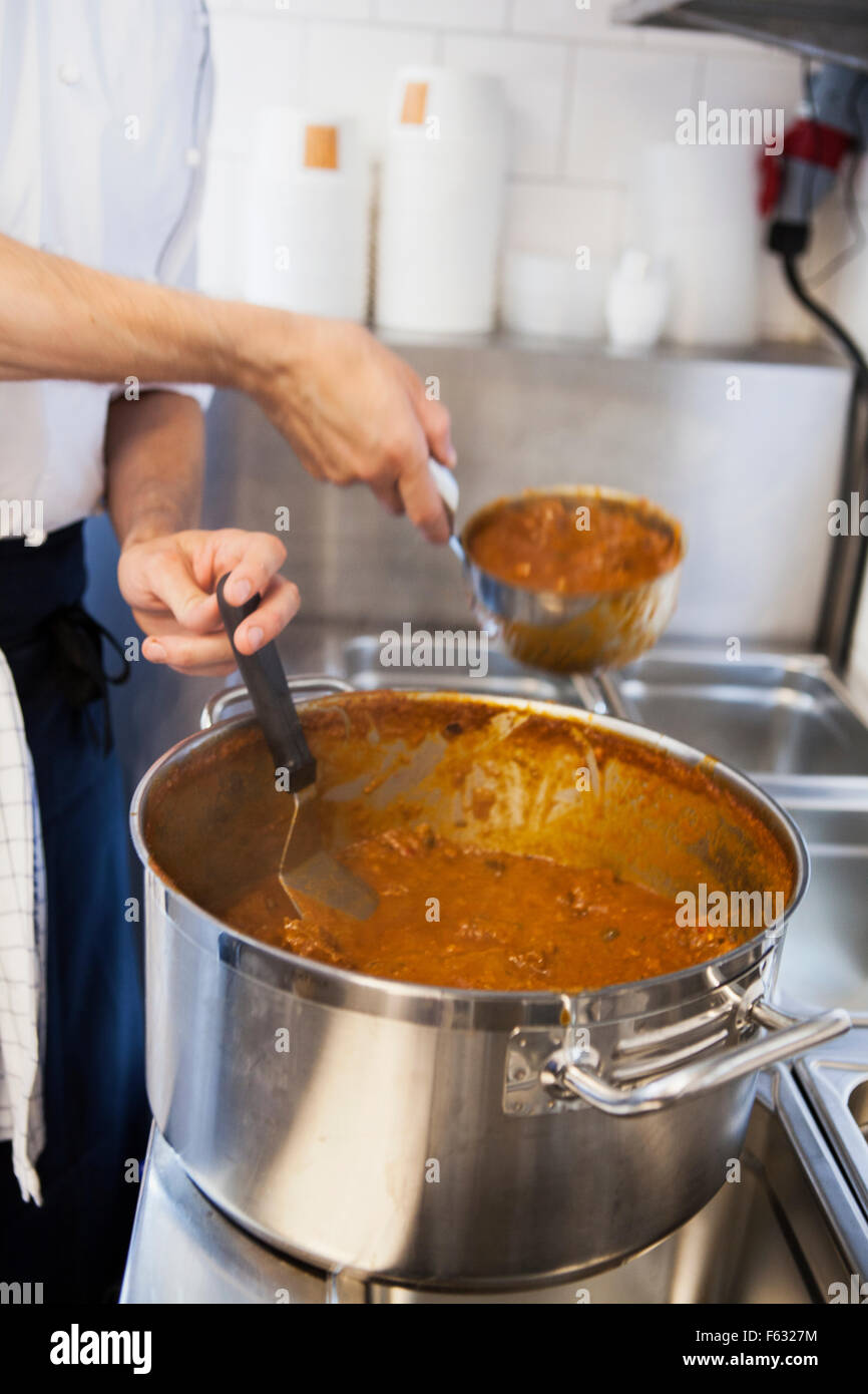 Chef cooking stew at restaurant kitchen Stock Photo - Alamy
